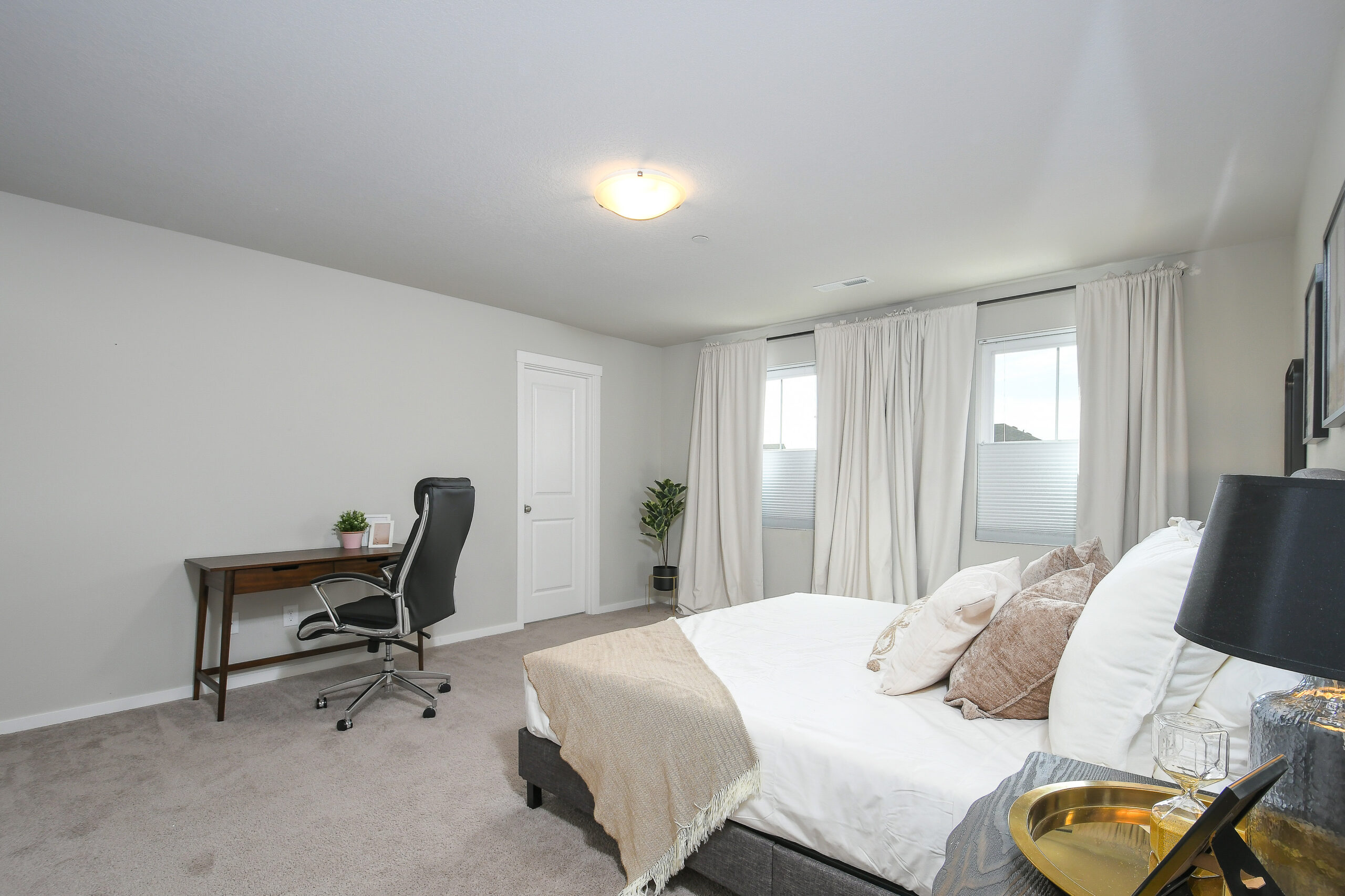 Camas Family Home: Private Hot Tub & Pool Access - Waverley Properties